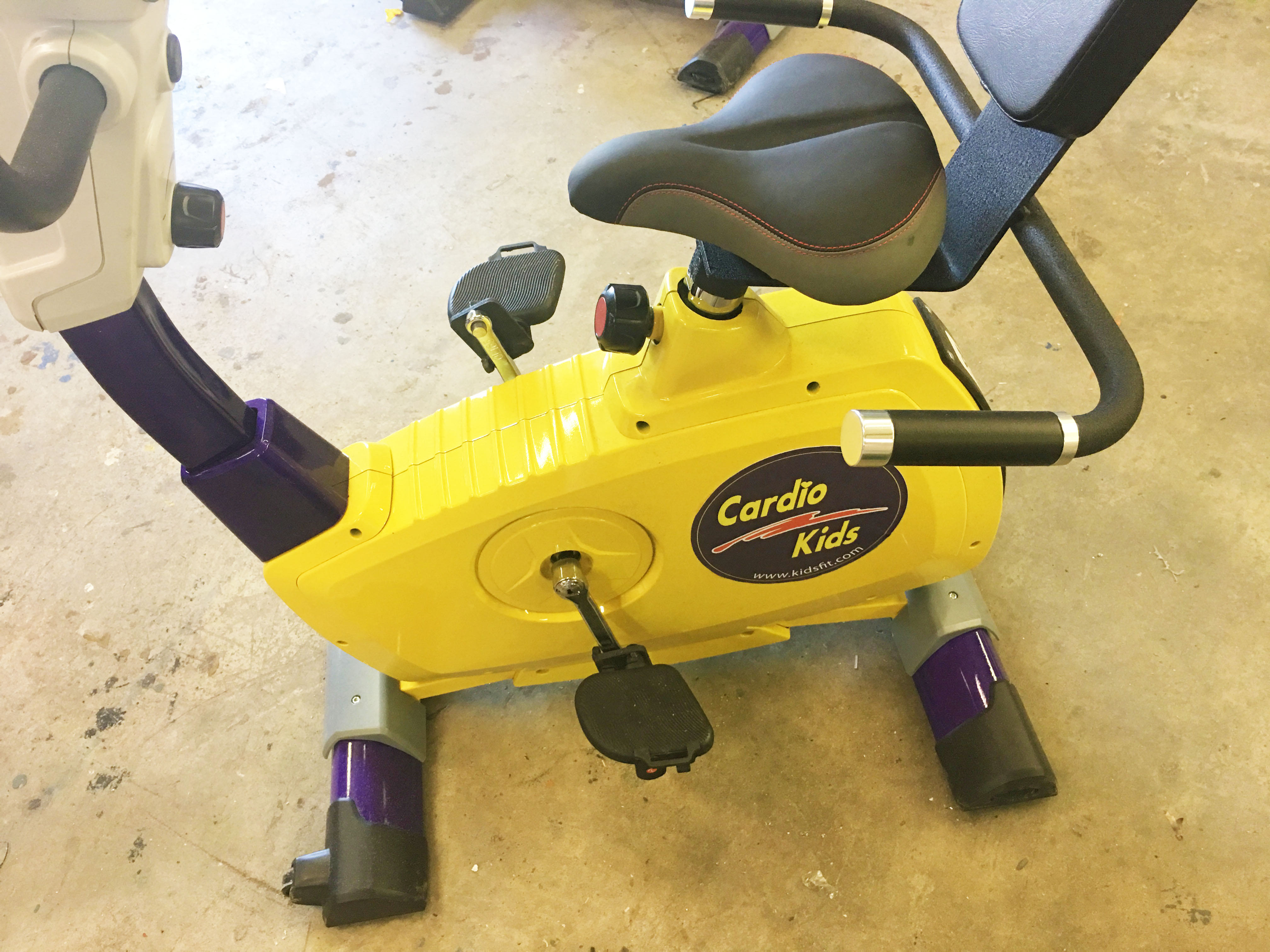 FitnessZone: KidsFit SS155 Super Small Semi-Recumbent Bike